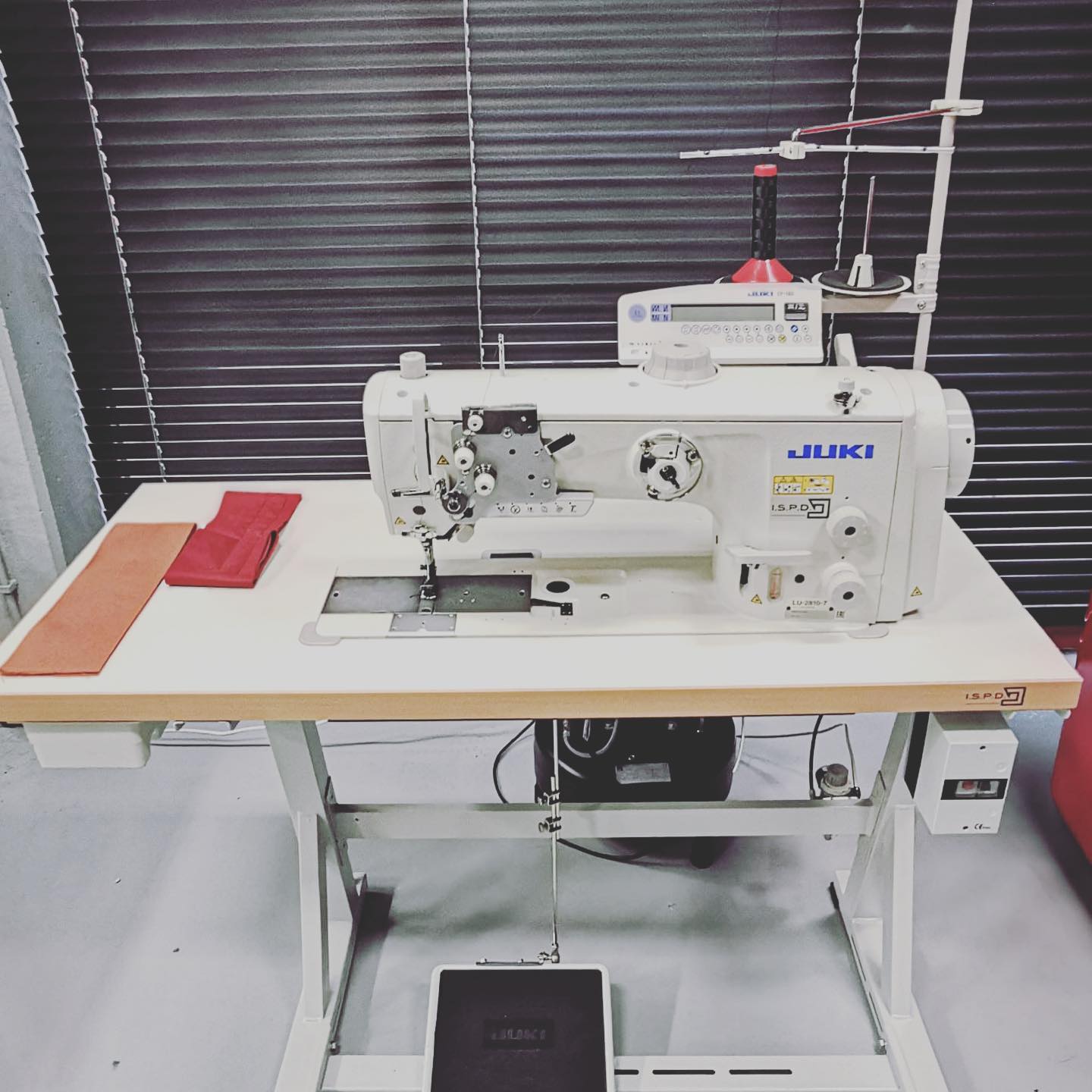 JUKI LU-2810A-7 - Naaimachine Triple transport - Ispd