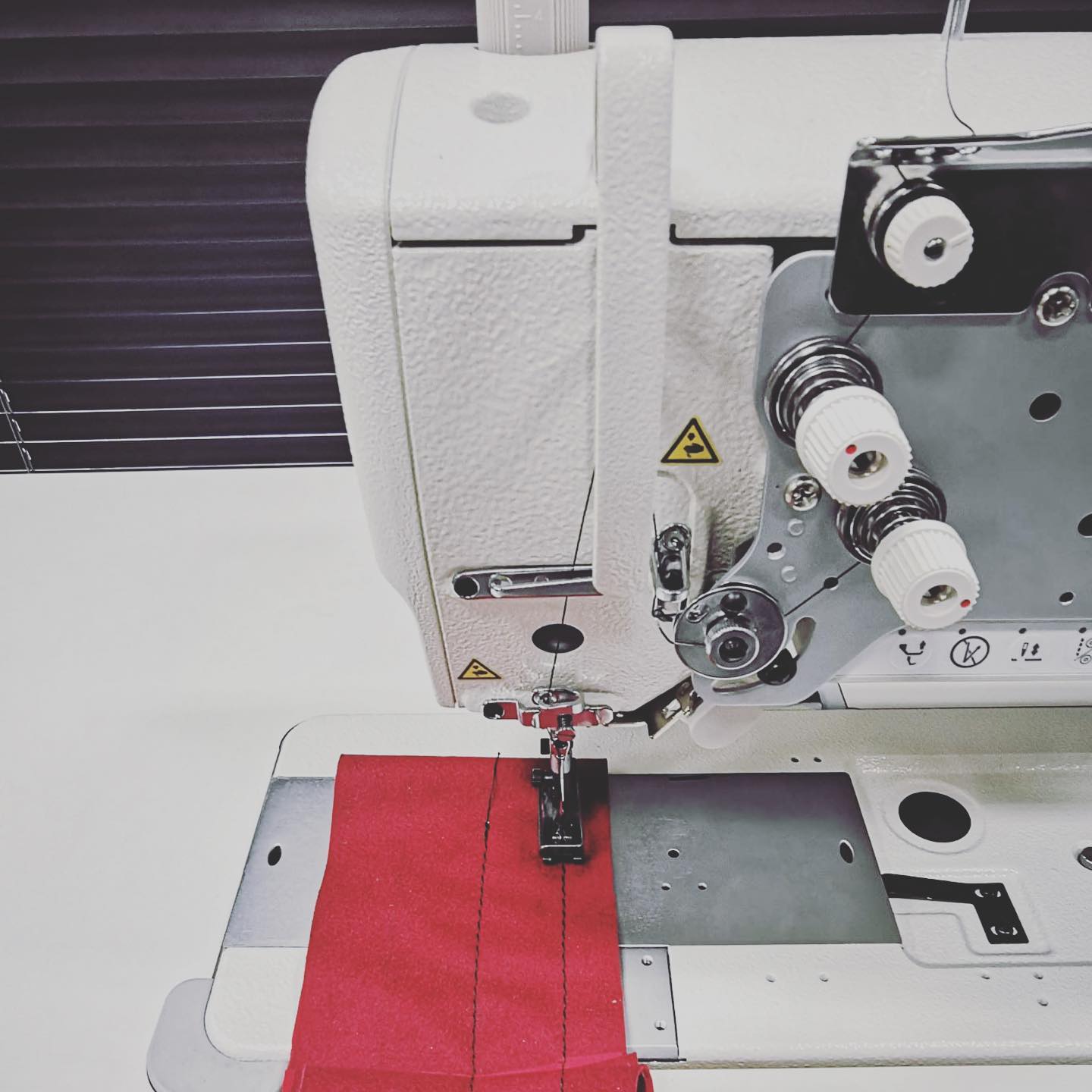 JUKI LU-2810A-7 - Naaimachine Triple transport - Ispd