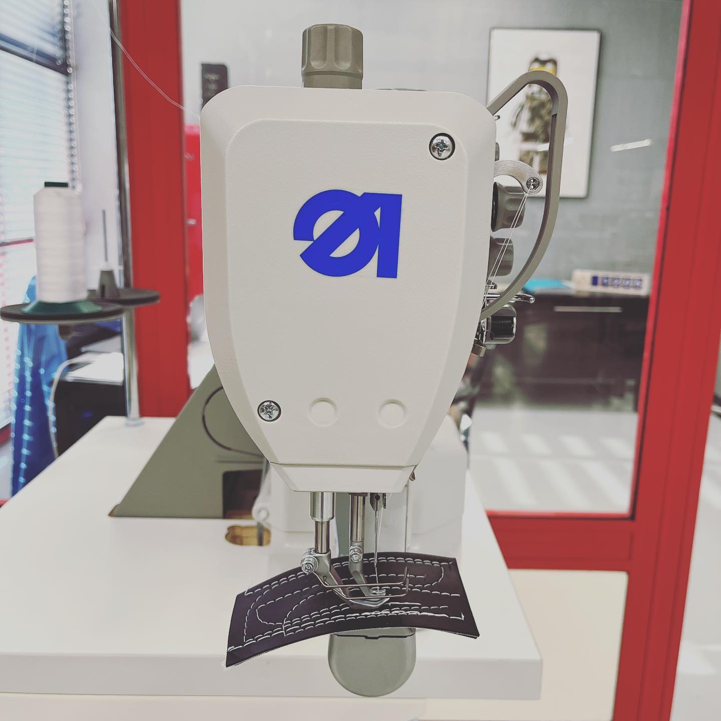 DÜRKOPP ADLER 669 ECO - Vrije arm naaimachine voor leder - Ispd